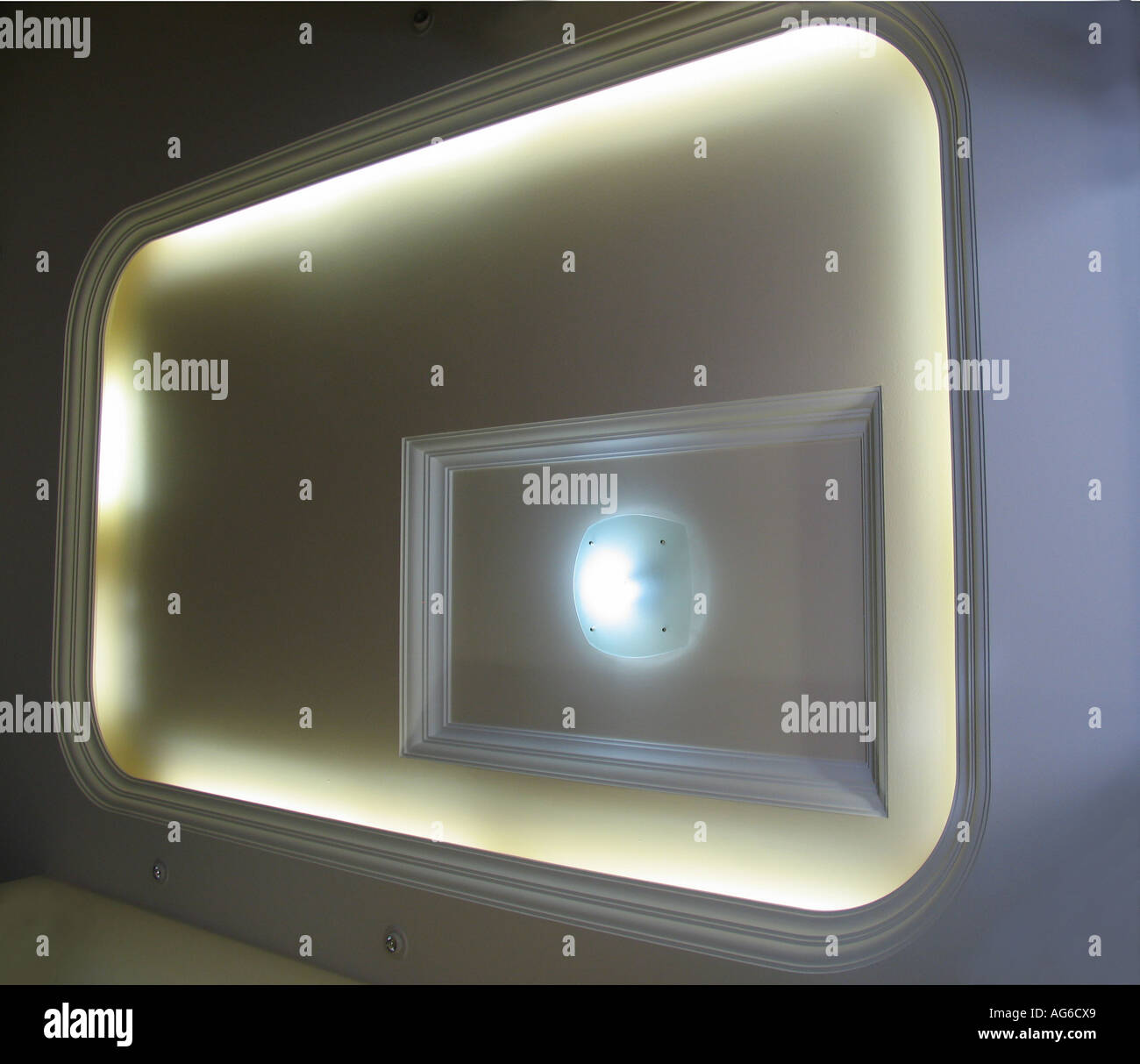 Lowered ceiling hi-res stock photography and images - Alamy