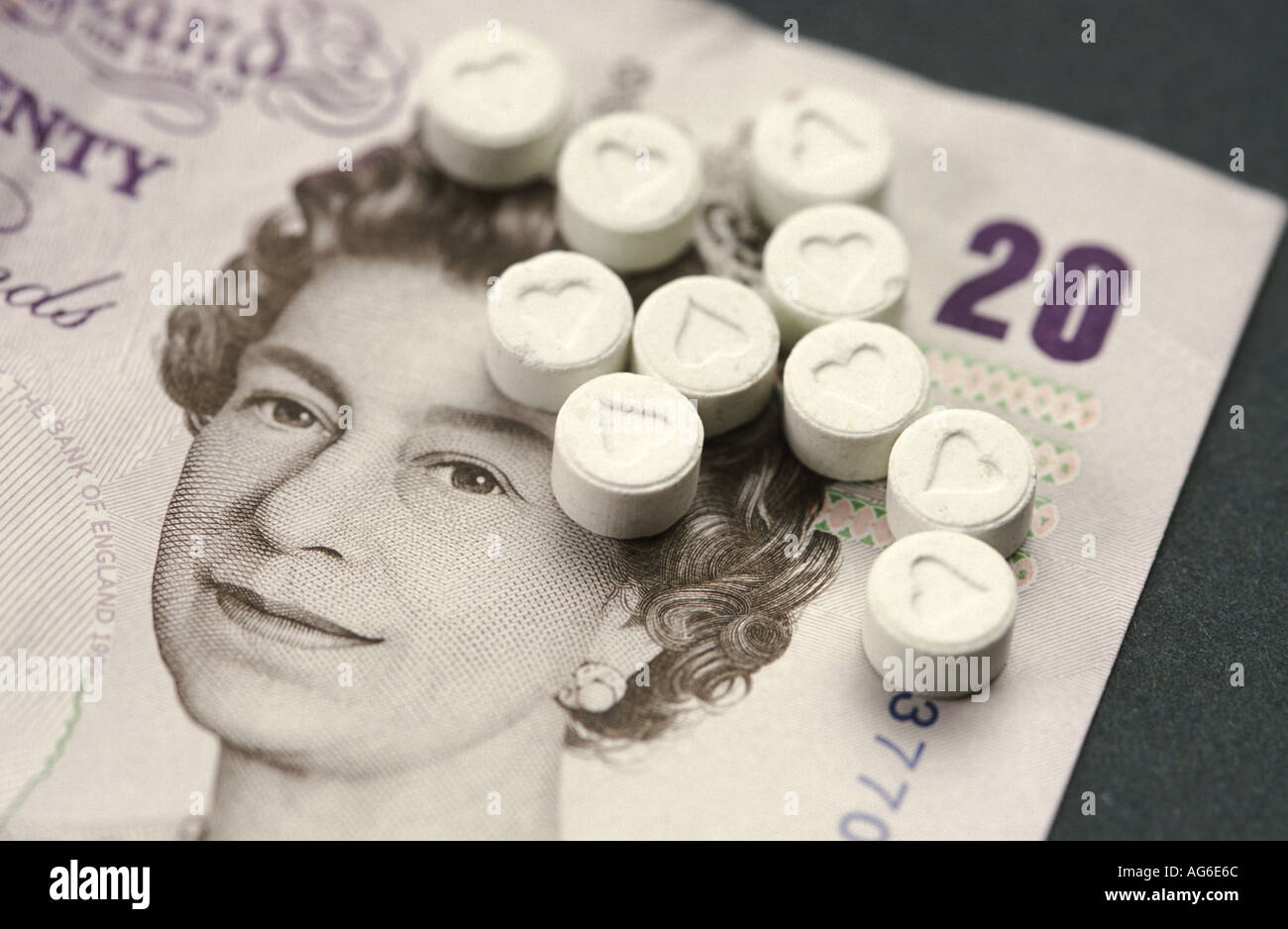 Ecstasy tablets on a 20 pound Stock Photo - Alamy