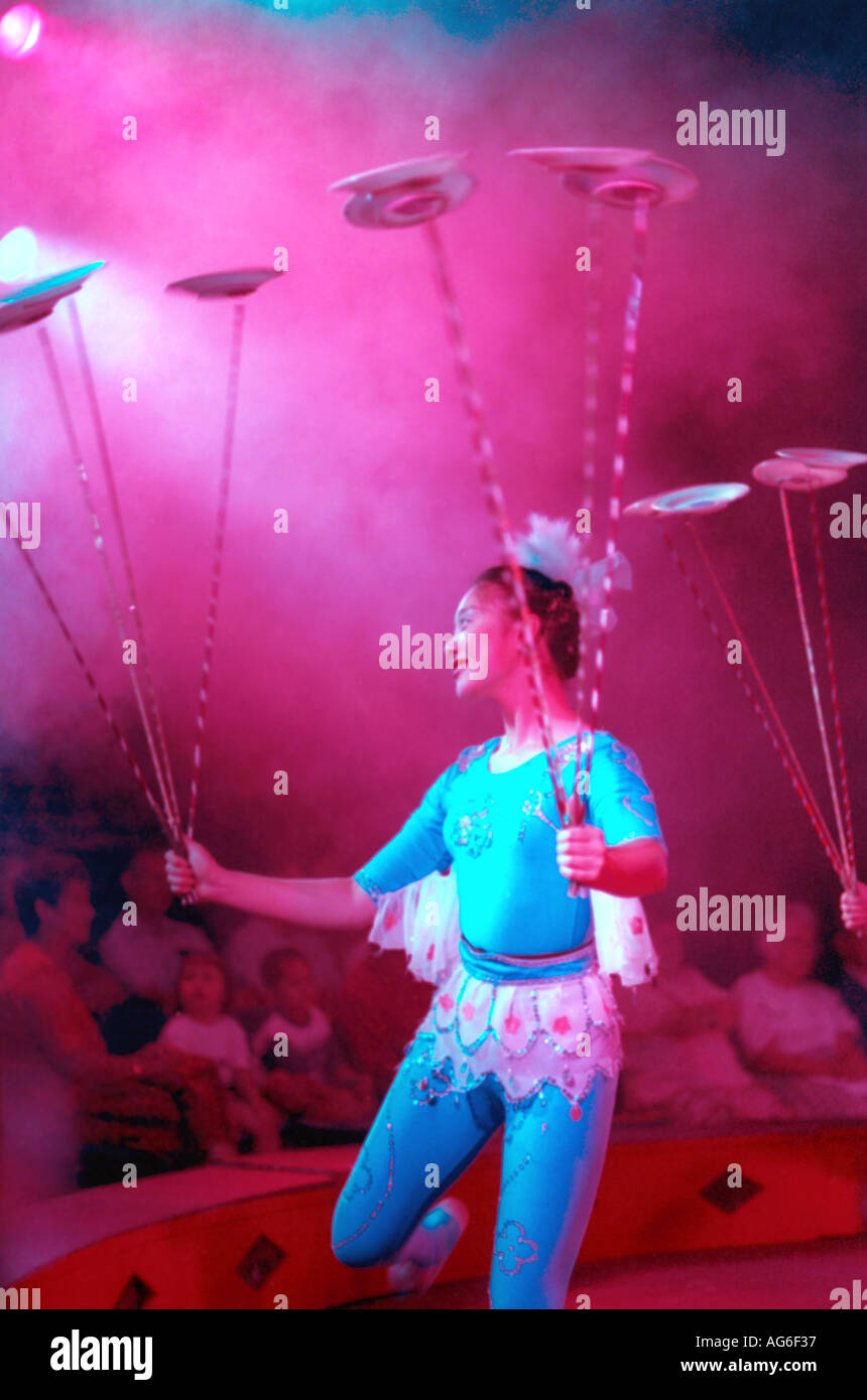 Chinese circus acrobat hi-res stock photography and images - Alamy