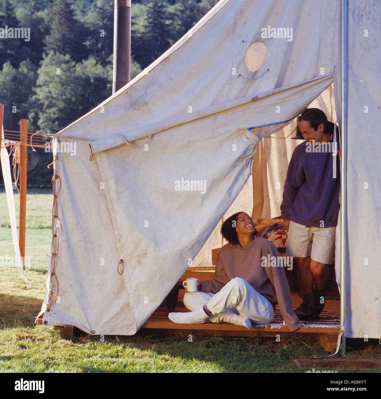 Camping out hi-res stock photography and images - Alamy