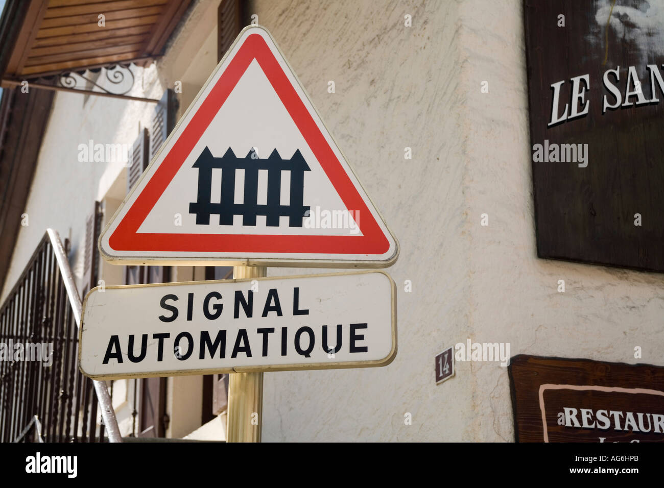 French train crossing sign hi-res stock photography and images - Alamy