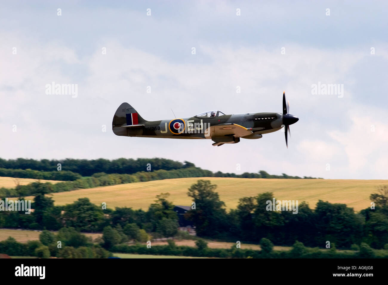 Supermarine Spitfire FR XIVE MV293 MV268 Stock Photo - Alamy