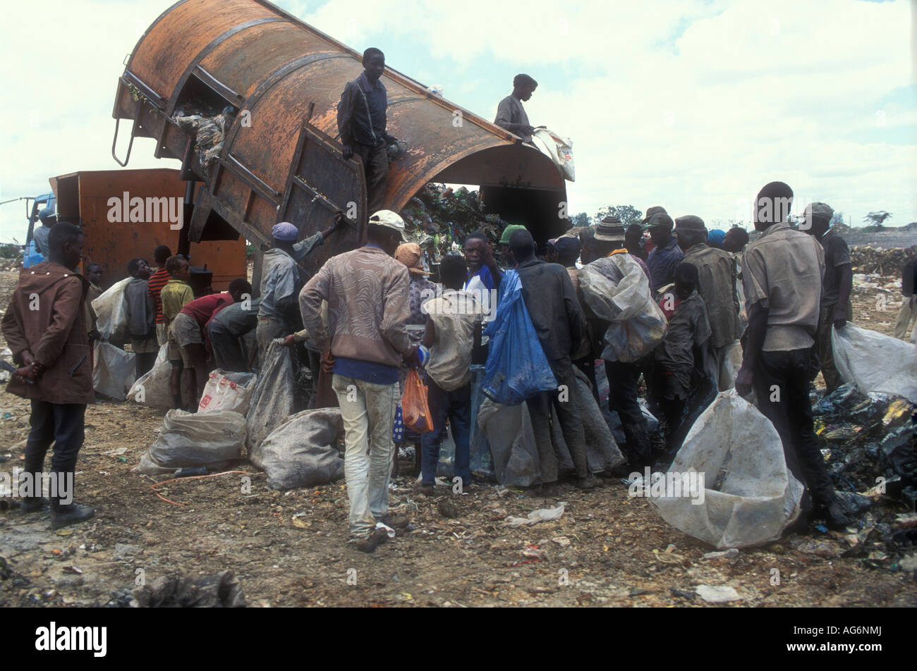 People in Korogocho slum area looking for garbage to sell, Nairobi ...