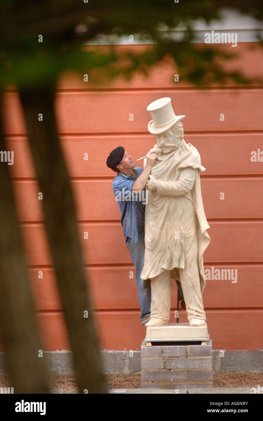 AN ARTIST WORKING ON A STATUE OF VERDI AT THE LONGBOROUGH FESTIVAL ...