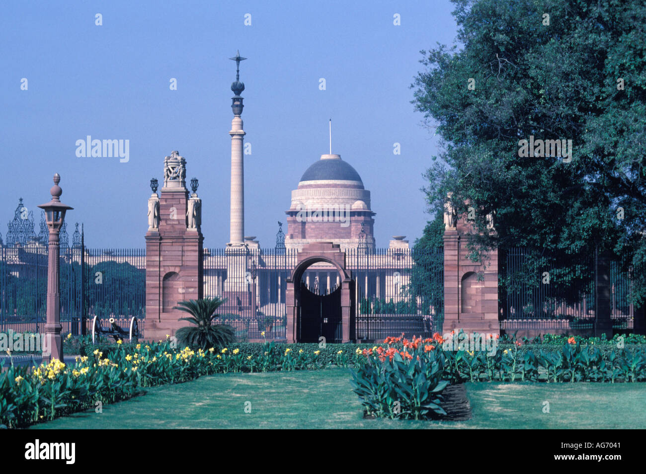 Secretariat Buildings and Jaipur Column New Delhi Stock Photo - Alamy
