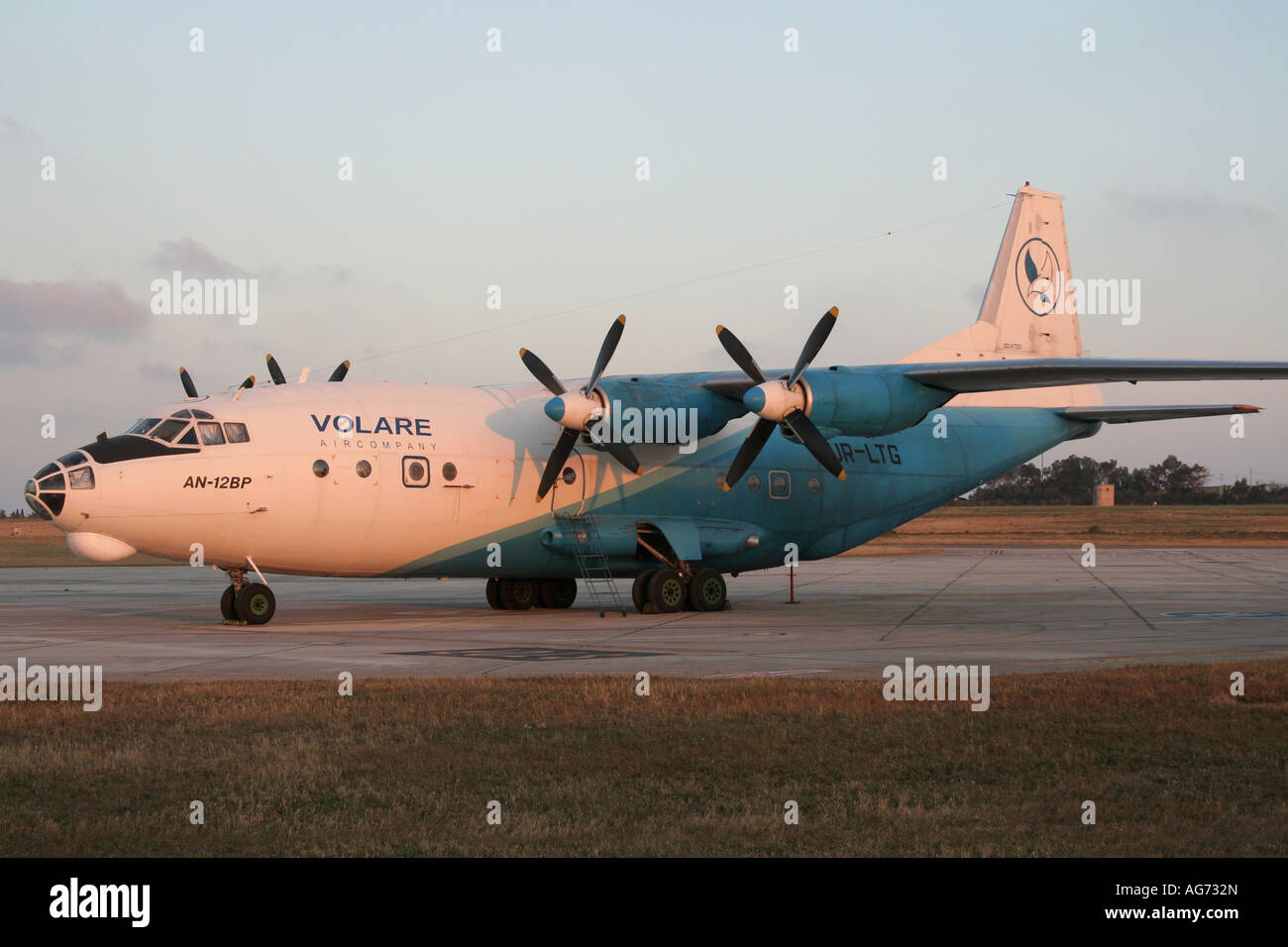 Antonov an 12 antonov airplane hi-res stock photography and images - Alamy