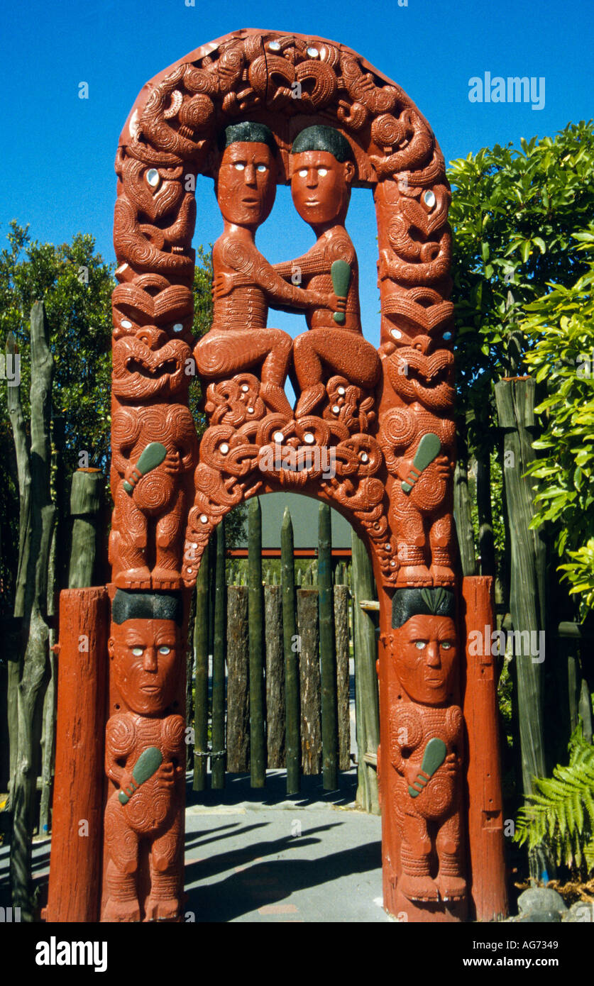 Maori carving at entrance to Whakarewarewa Thermal Reserve Rotorua ...
