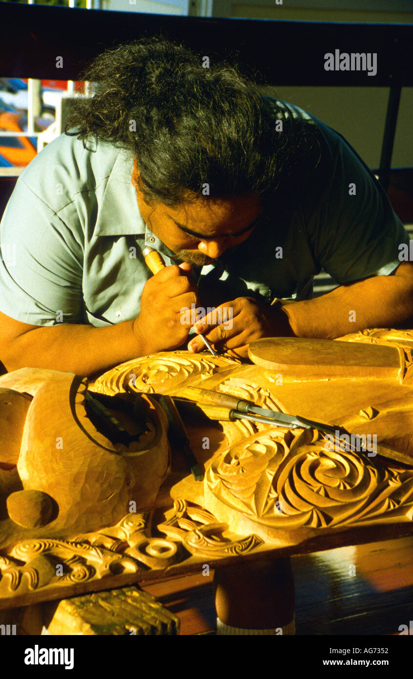 Maori carver NZ Maori Arts and Crafts Institute Whakarewarewa Rotorua ...