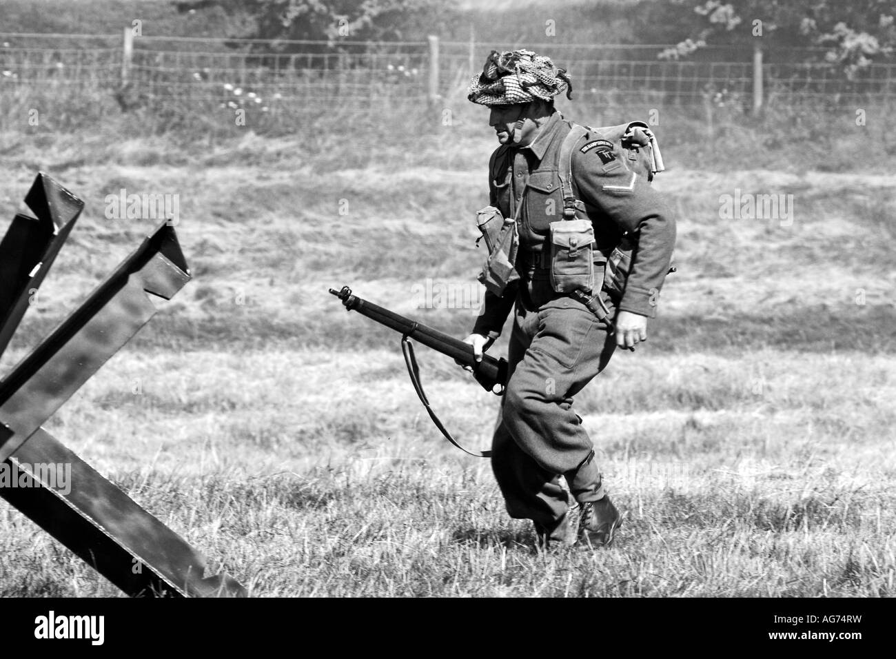 British Infantry in combat in Normandy France 1944 Stock Photo - Alamy