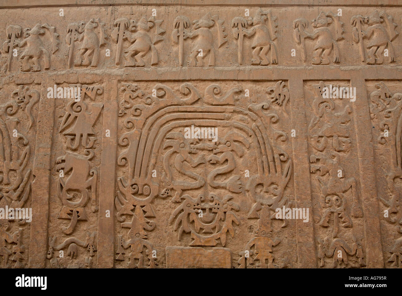 La Huaca Arco Iris or Huaca del Dragón (Rainbow Temple) Trujillo ...