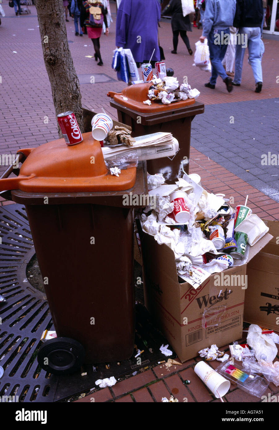 rubbish waste in shopping street Stock Photo - Alamy