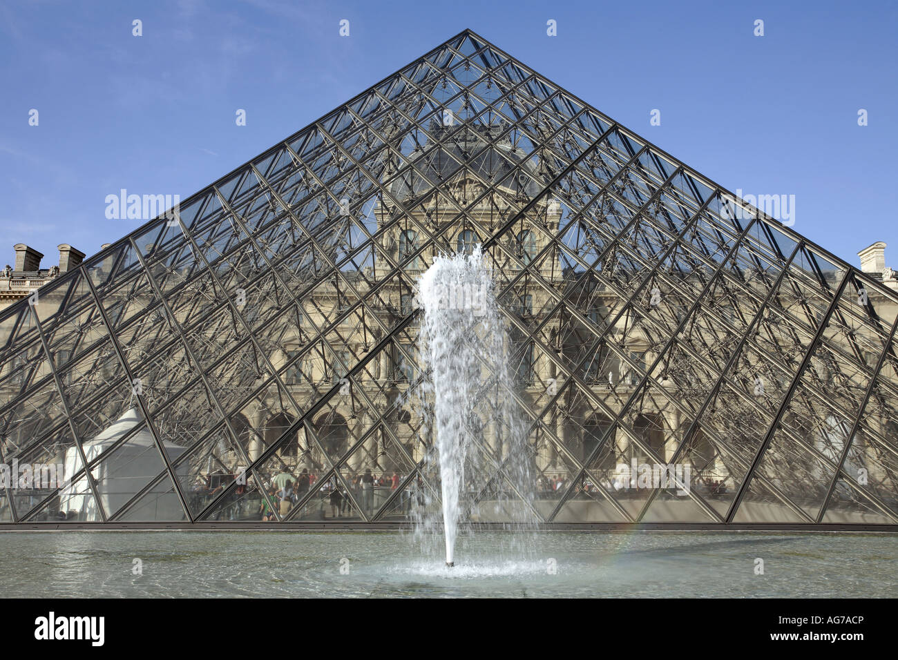 Modern building pyramid new hi-res stock photography and images - Alamy