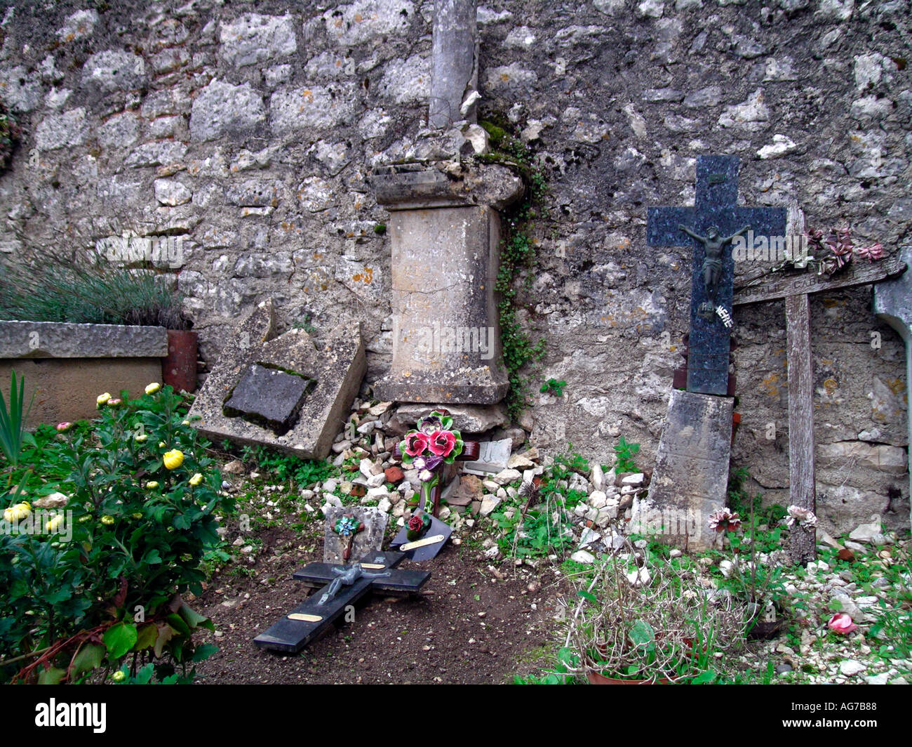 old gravestones at a wall of graveyard Stock Photo - Alamy