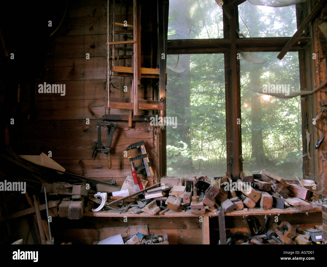 Busy workshop atmosphere hi-res stock photography and images - Alamy