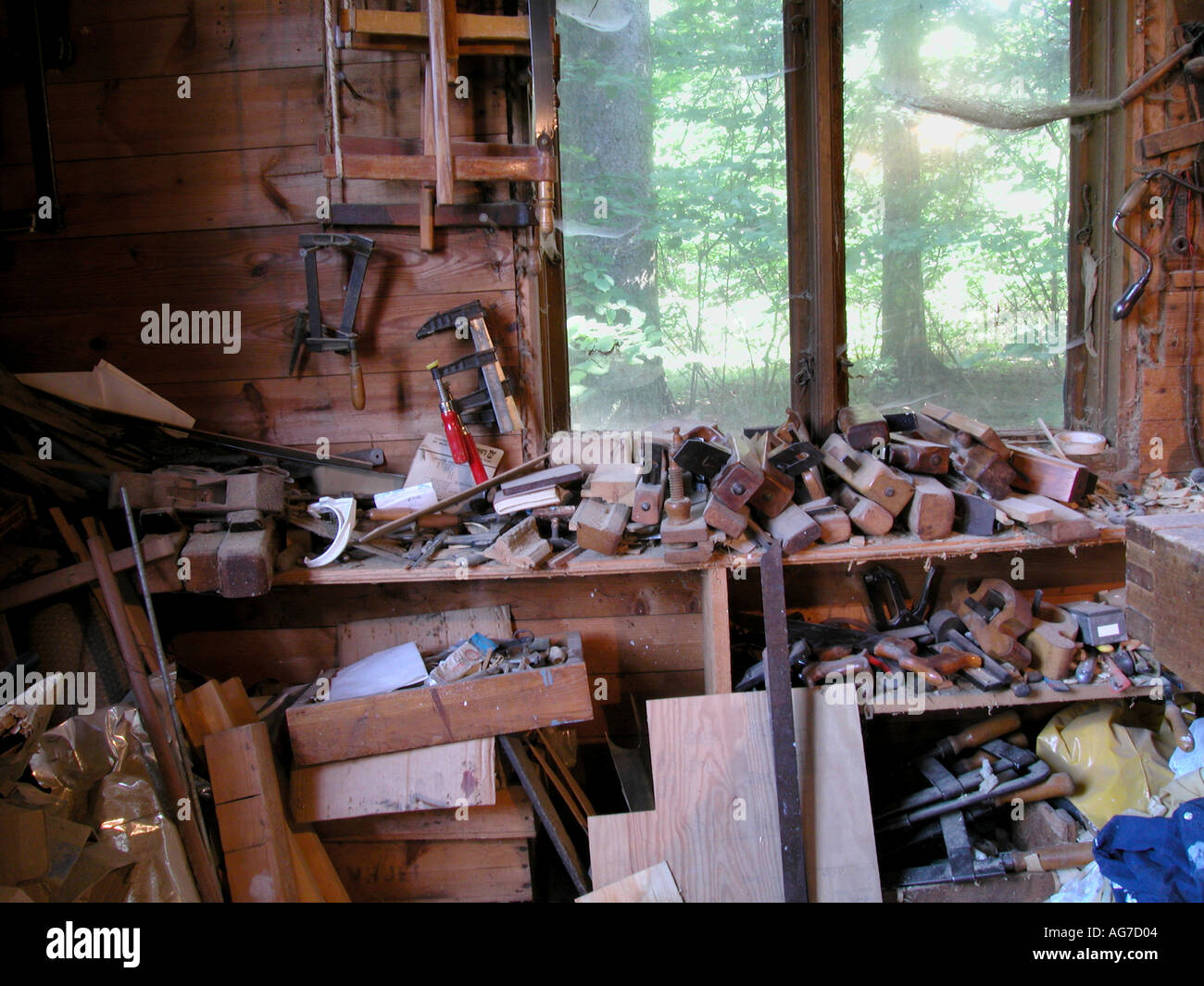 Busy workshop atmosphere hi-res stock photography and images - Alamy
