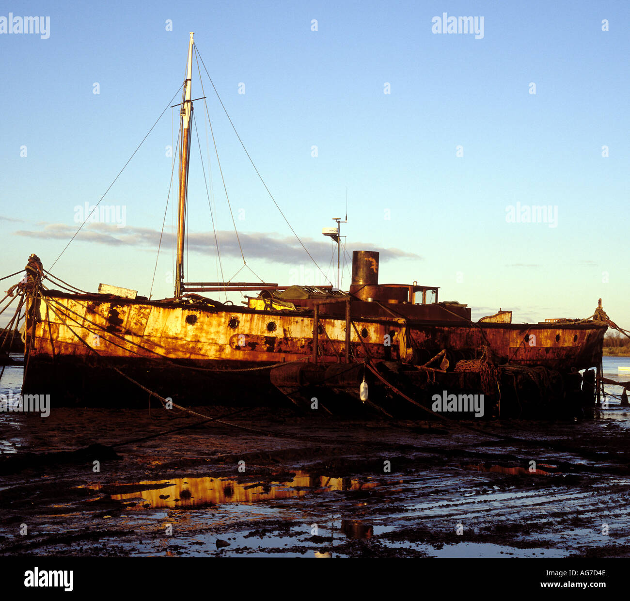 Rusting barges hi-res stock photography and images - Alamy