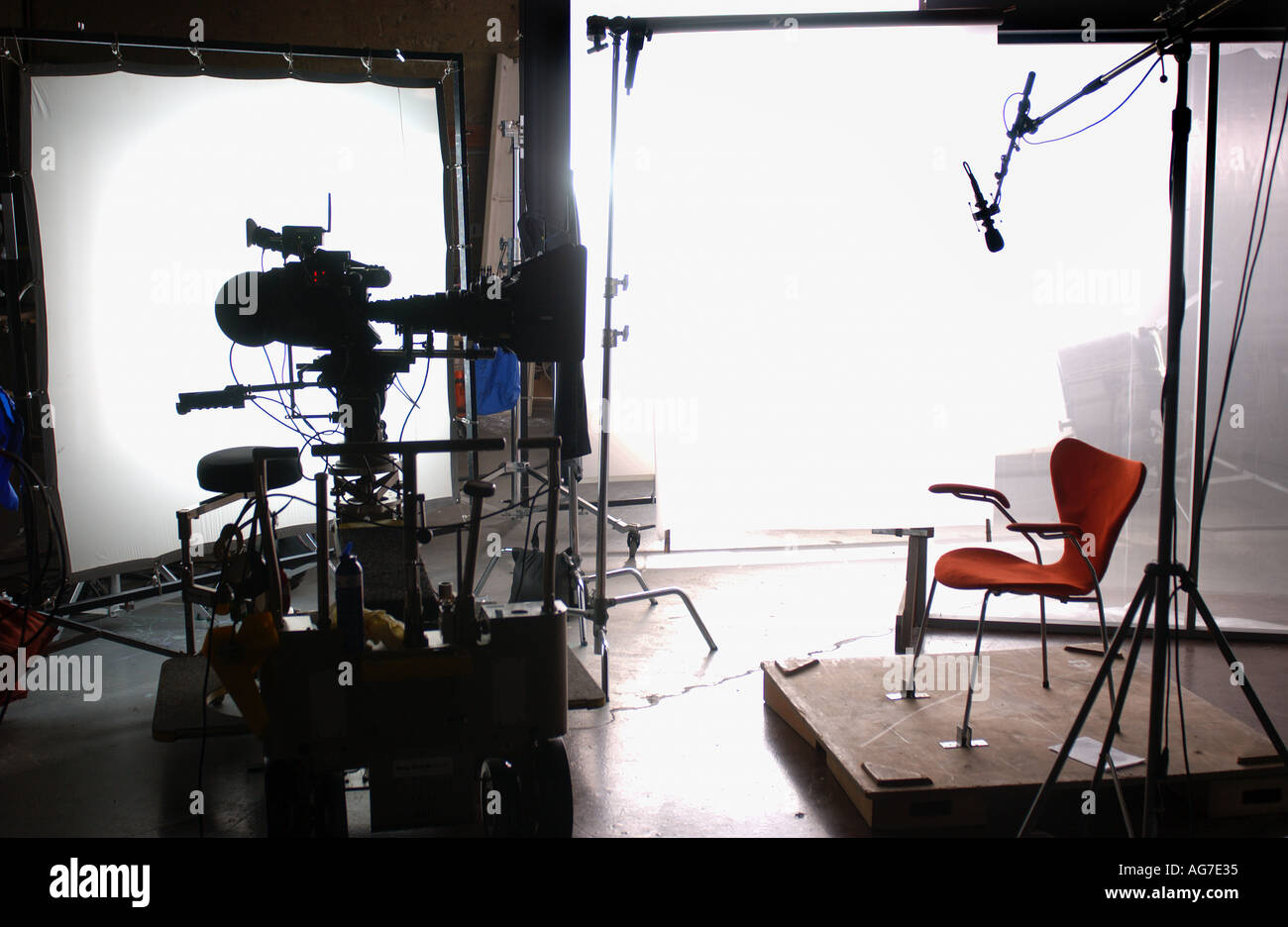 35 mm camera in film studio Stock Photo - Alamy