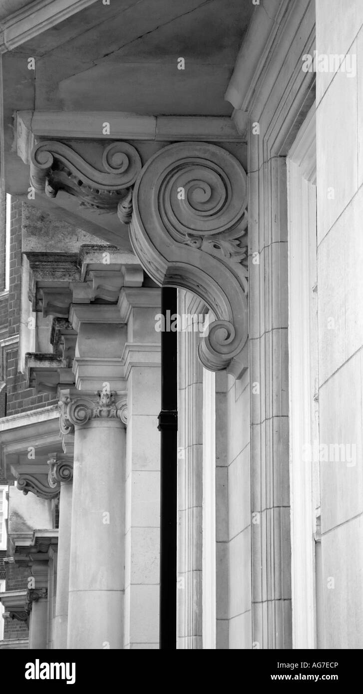 Supporting pillar hi-res stock photography and images - Alamy