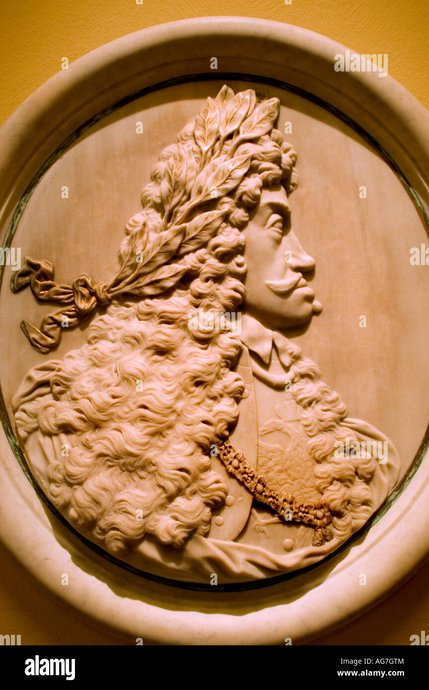 Golden laurel wreath hi-res stock photography and images - Alamy