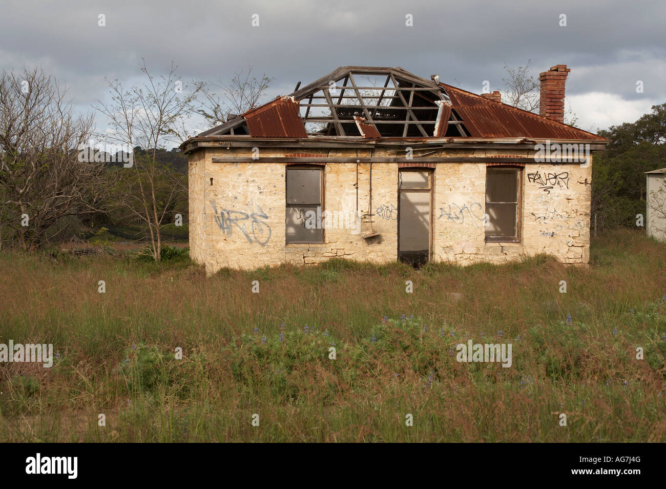 derelict colonial era farm house in the Australian countryside Stock ...
