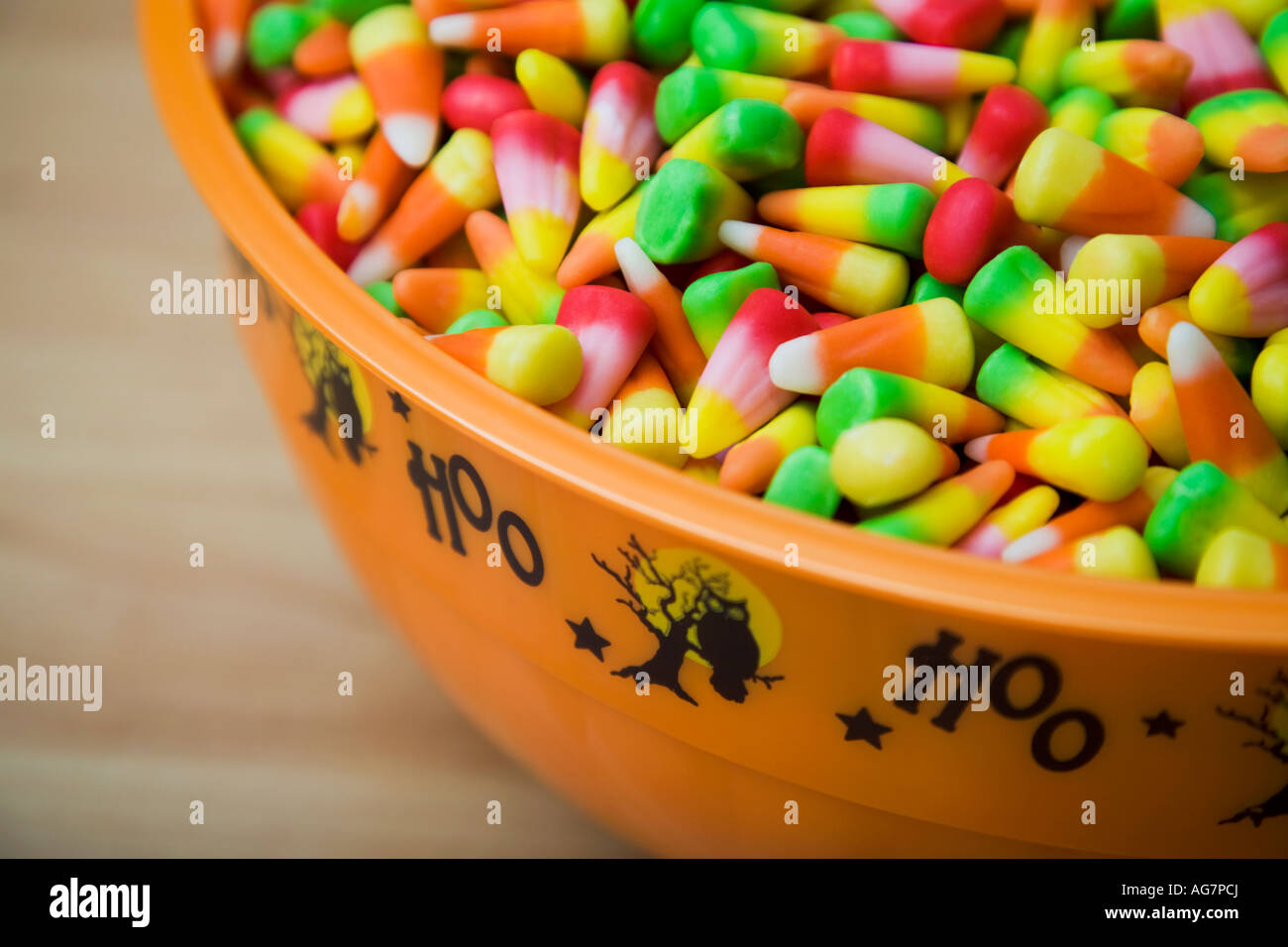 Bowl of candy corn Stock Photo - Alamy
