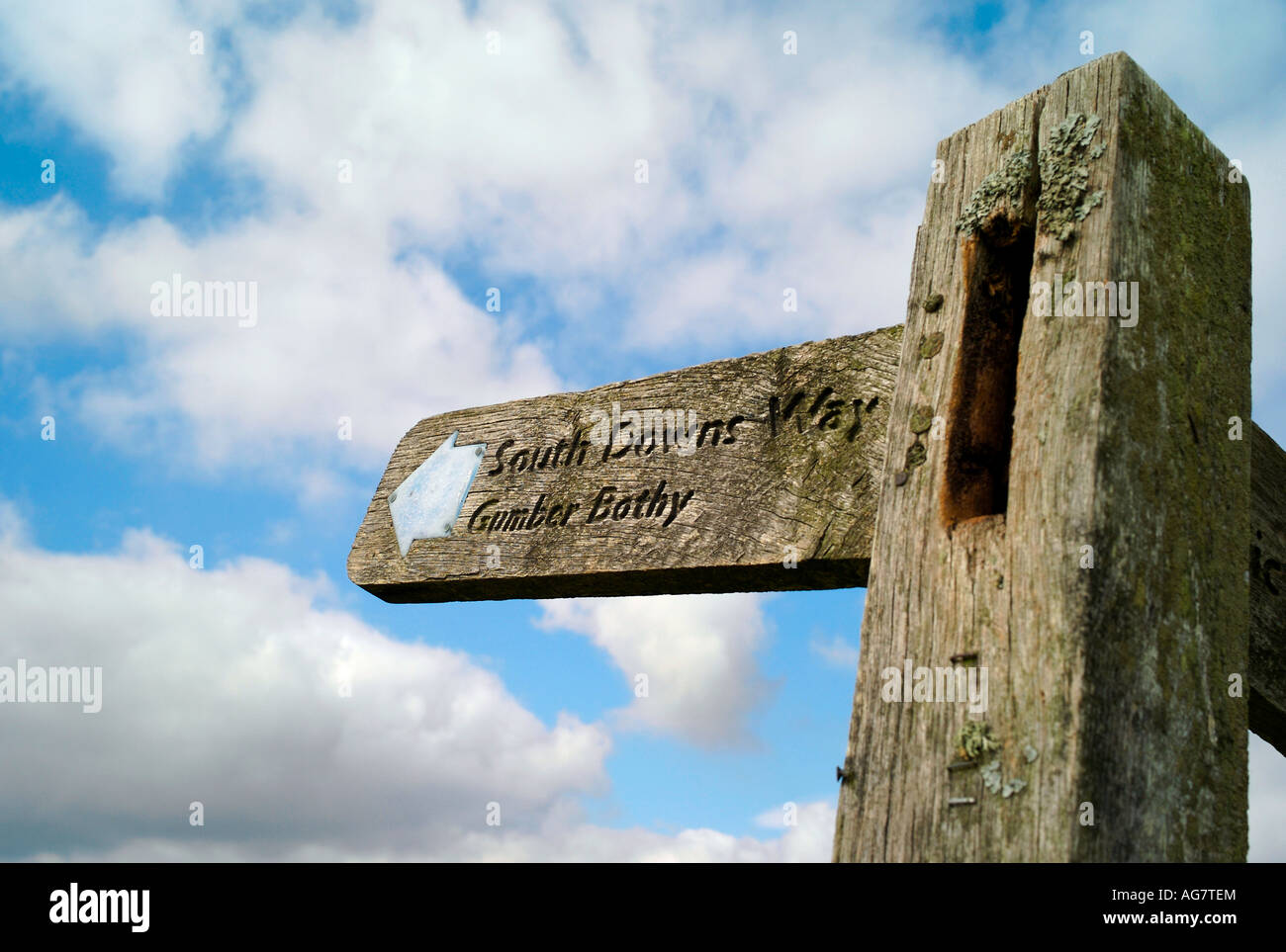 South Downs Way sign on Bignor Hill Sussex UK Stock Photo - Alamy