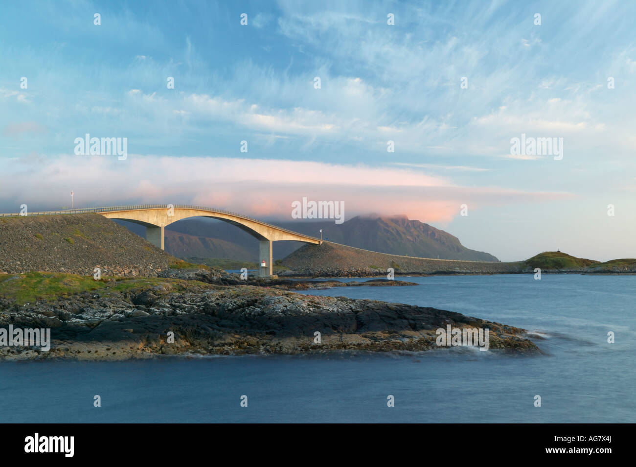 Storseisundbrua bridge atlantic road romsdal hi-res stock photography ...