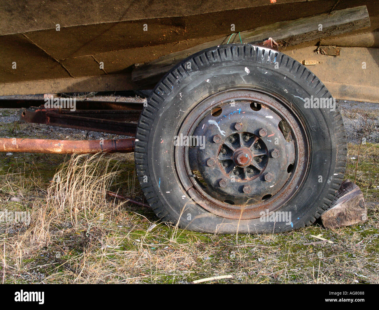 Flat tyres hi-res stock photography and images - Alamy