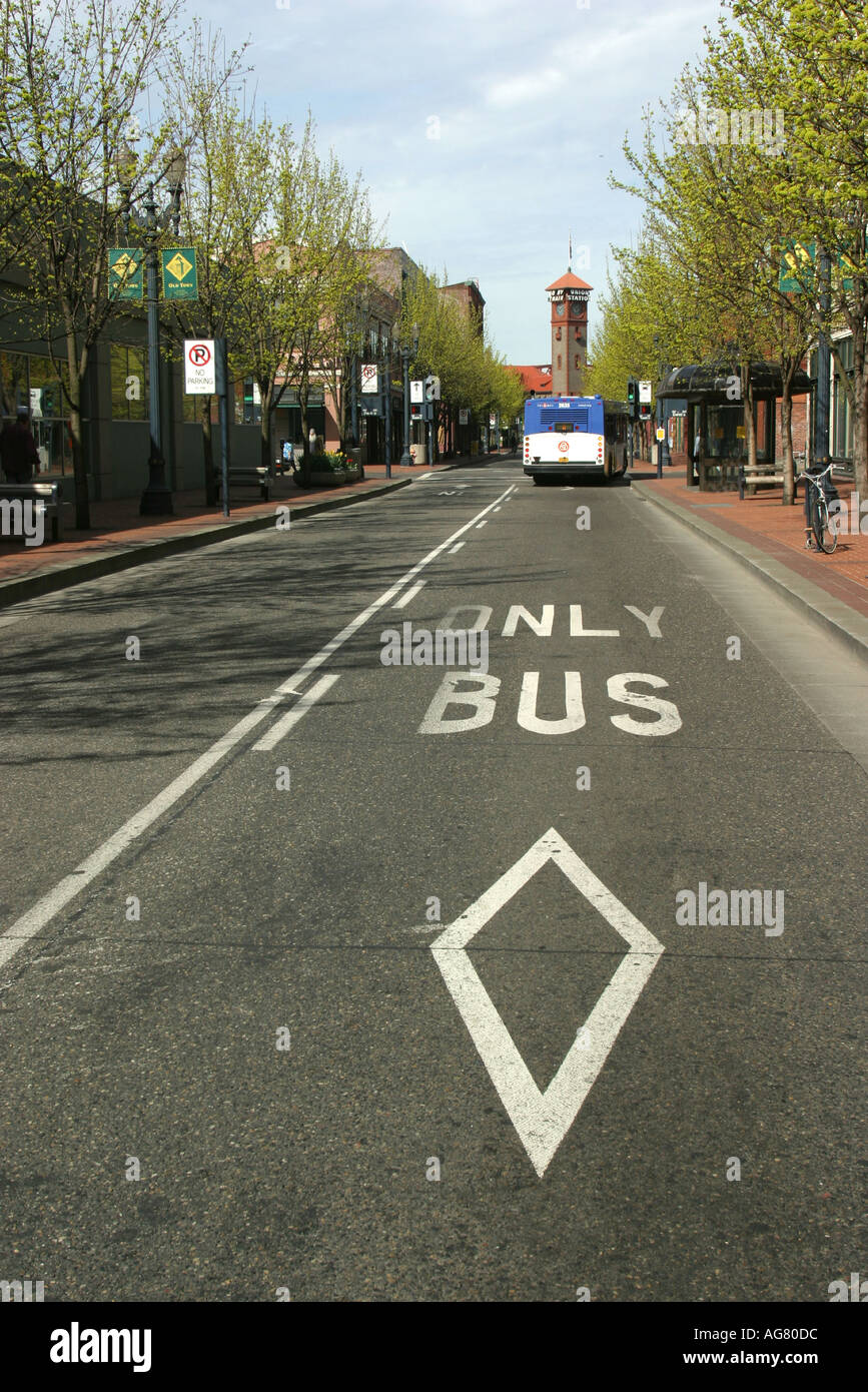 Portland bus hi-res stock photography and images - Alamy