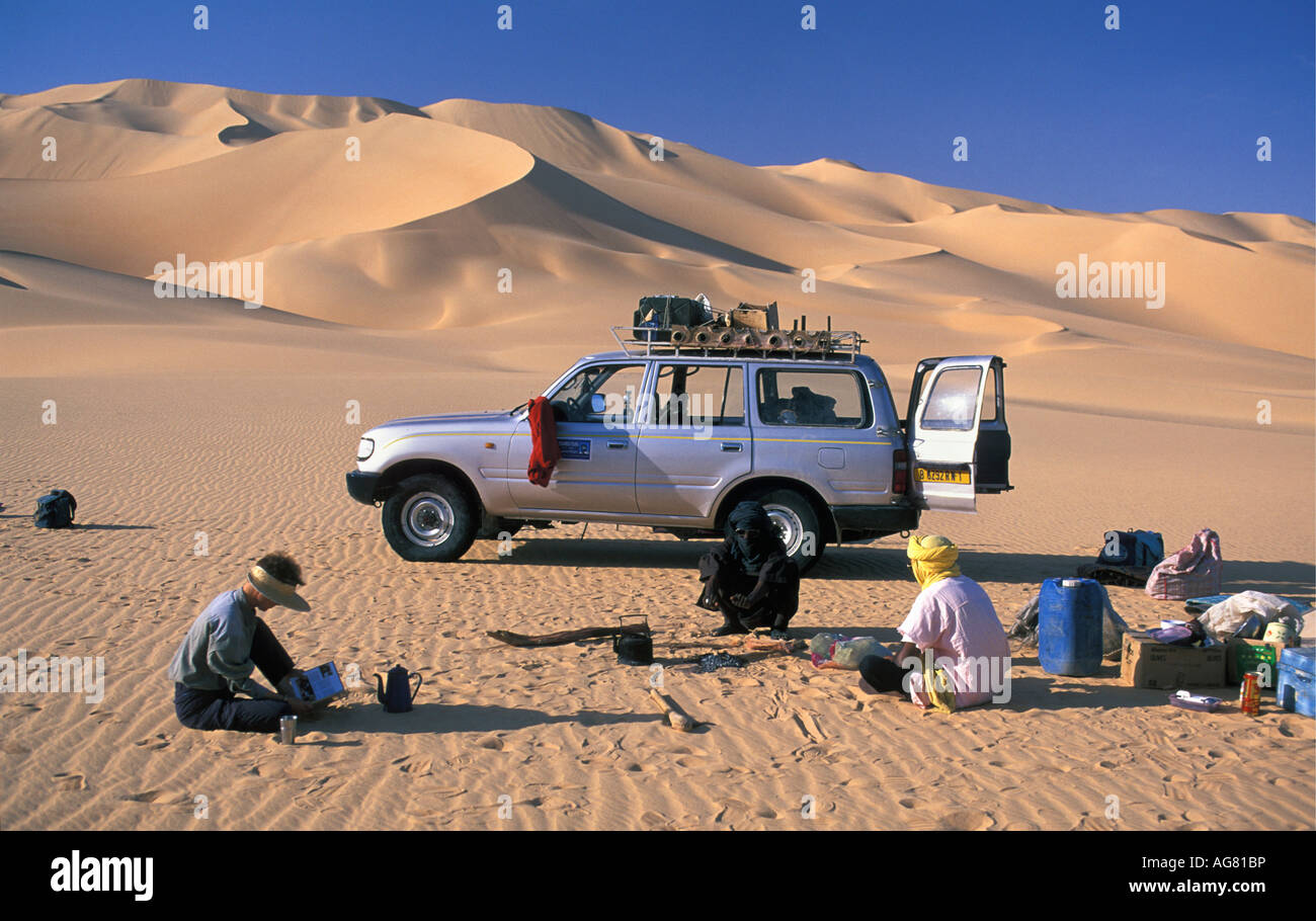 Car niger desert tenere hi-res stock photography and images - Alamy