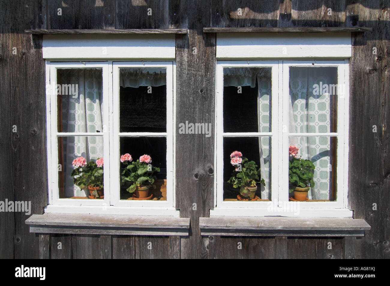 Historic windows hi-res stock photography and images - Alamy