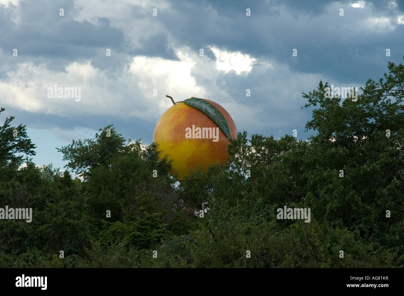 Giant Peach Water Tower Gaffney South Carolina Stock Photo - Alamy