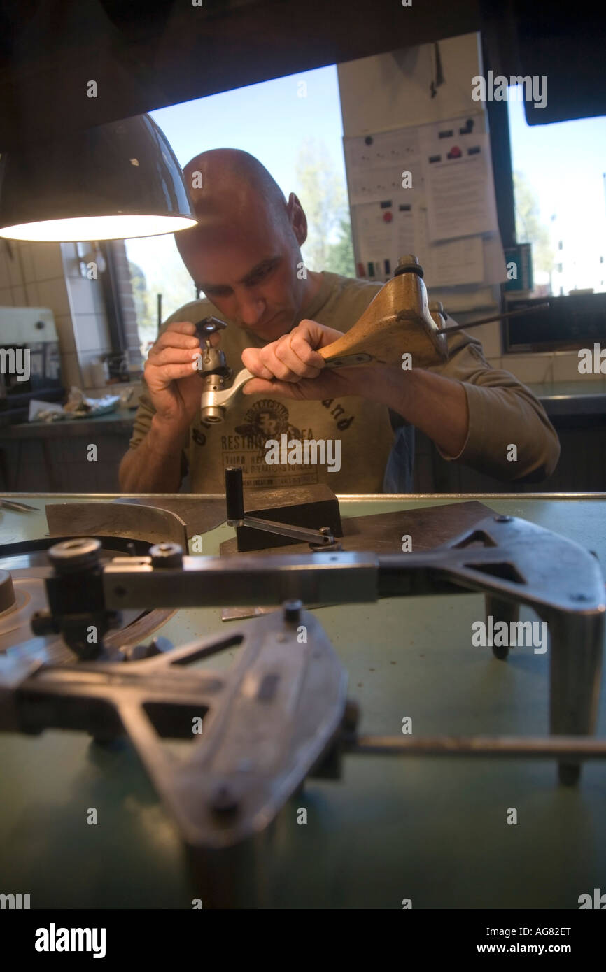 Precise work by a diamond cutter in Amsterdam Diamond District Holland ...
