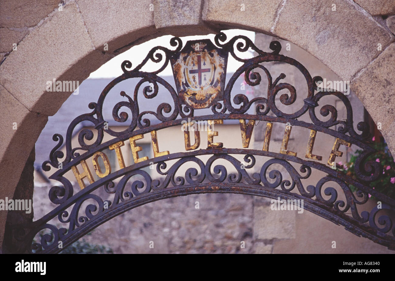 Golden lettering hotel hi-res stock photography and images - Alamy