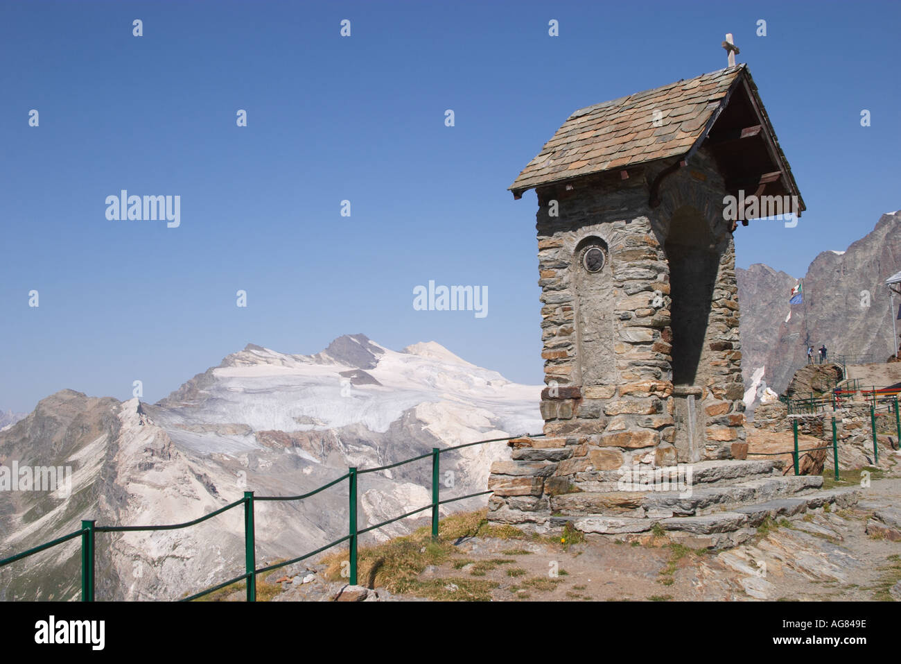 Chapel of rifugio Marinelli Bombardieri 2813 m Valtellina Italy Stock ...