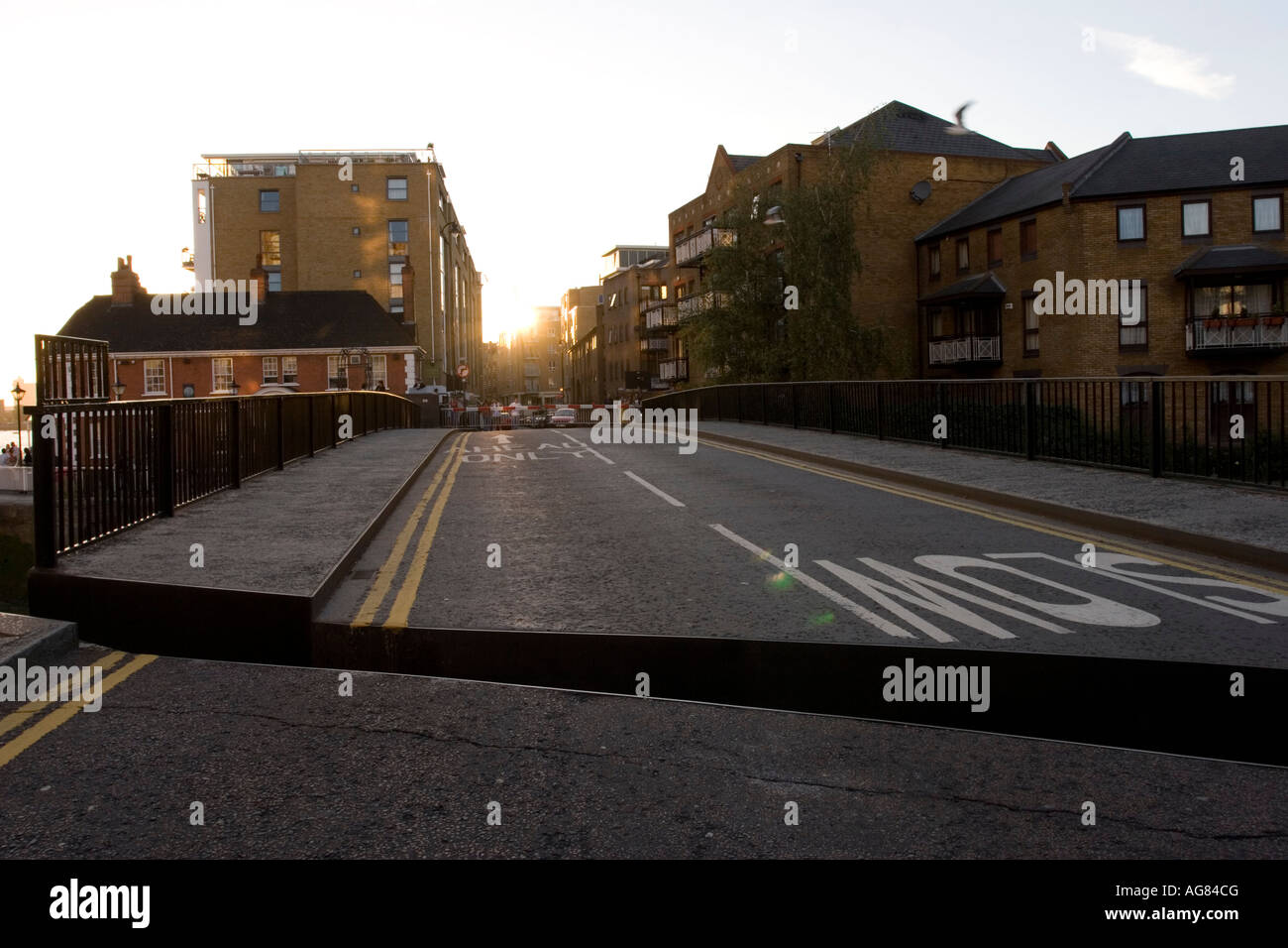 Swing bridge movement hi-res stock photography and images - Alamy