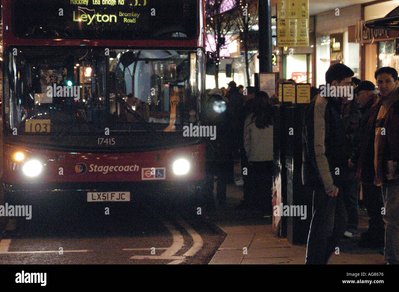 Queuing for the bus in Londons Oxford Street Stock Photo - Alamy