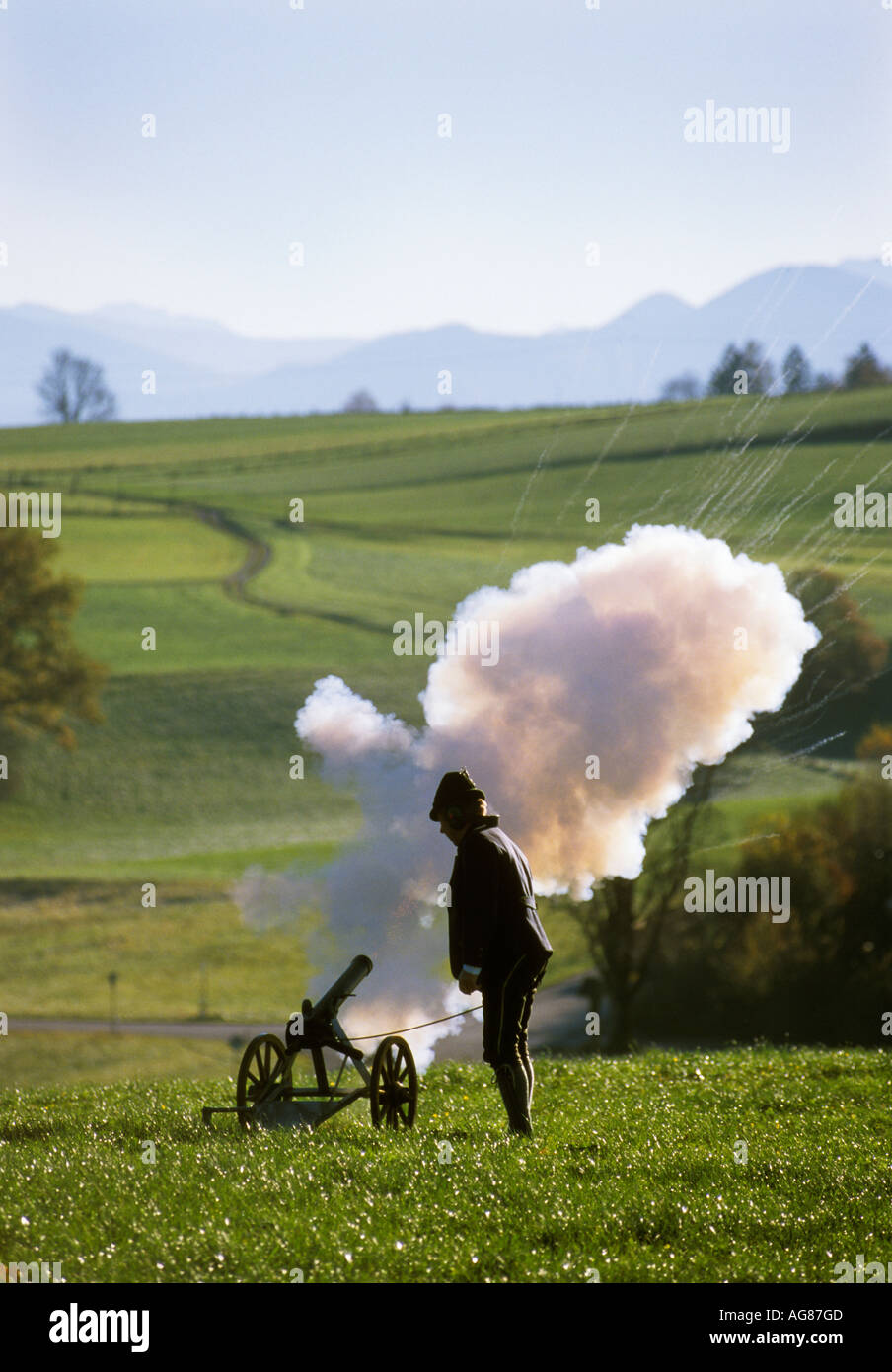 A saluting gun hi-res stock photography and images - Alamy