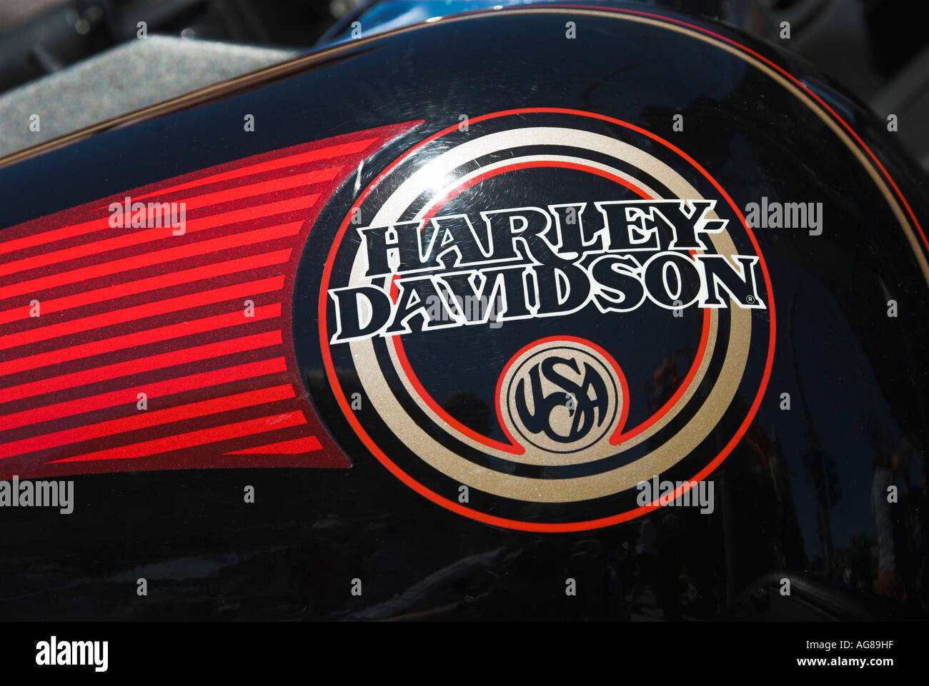 Writing "Harley Davidson" on the fuel tank of a Harley Davidson ...