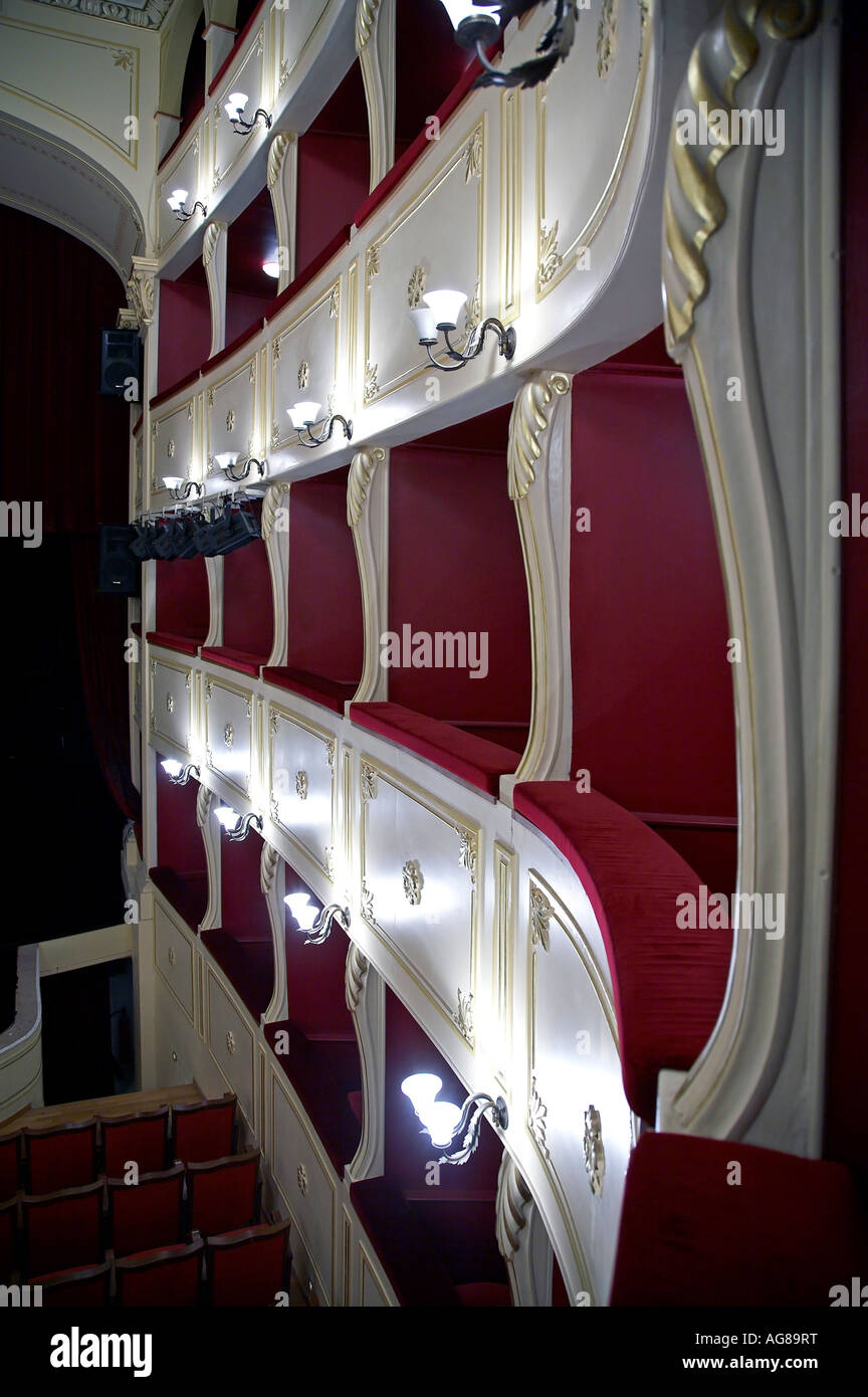 The inside of apollo theater hi-res stock photography and images - Alamy