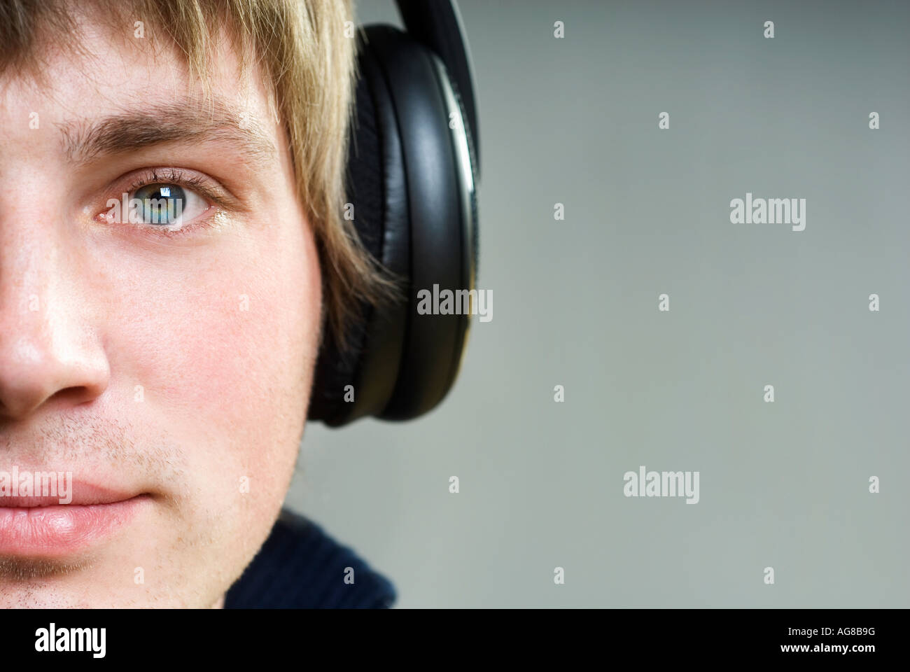 Man listening to headphones Stock Photo - Alamy