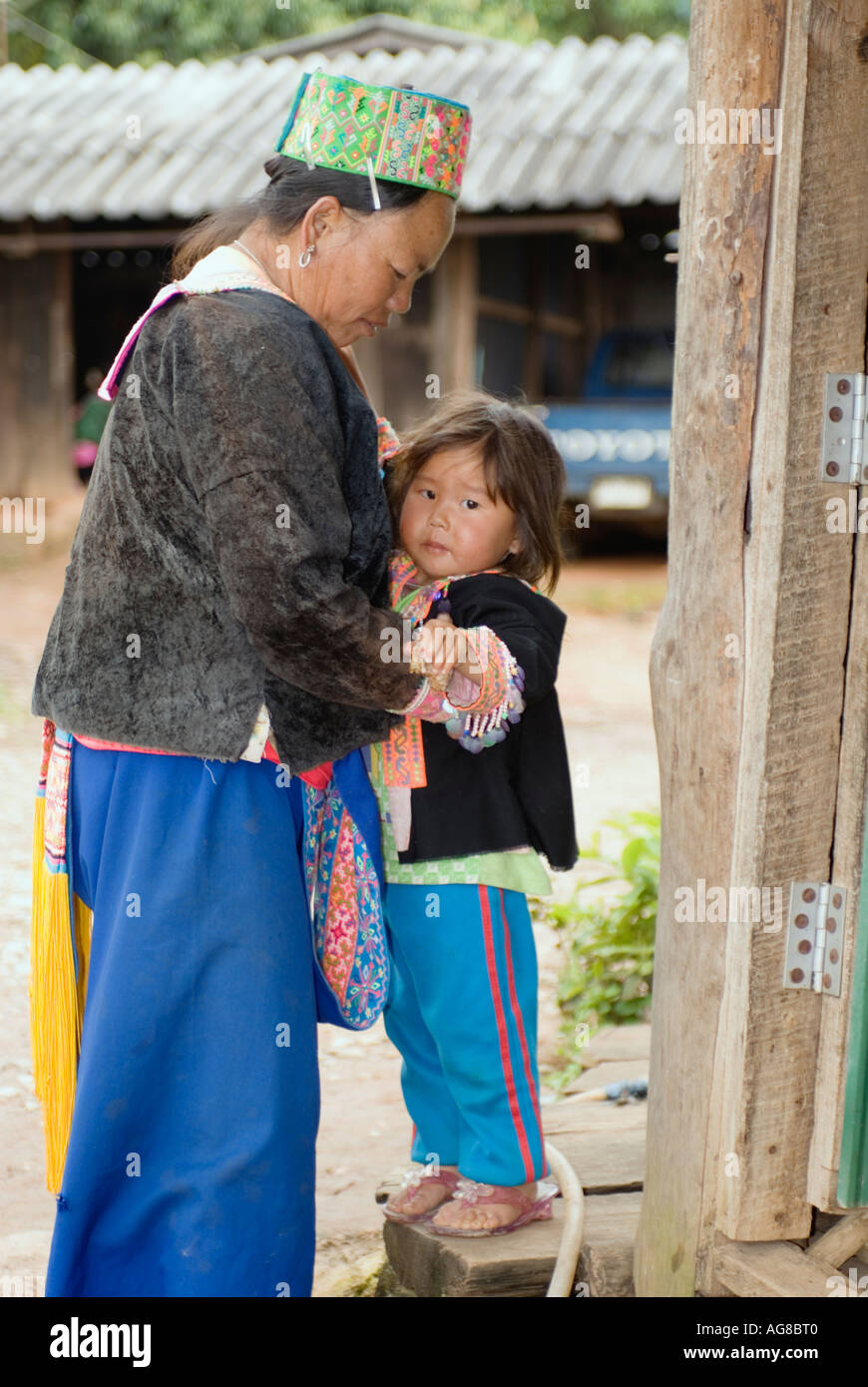 Mother and daughter poor hi-res stock photography and images - Alamy