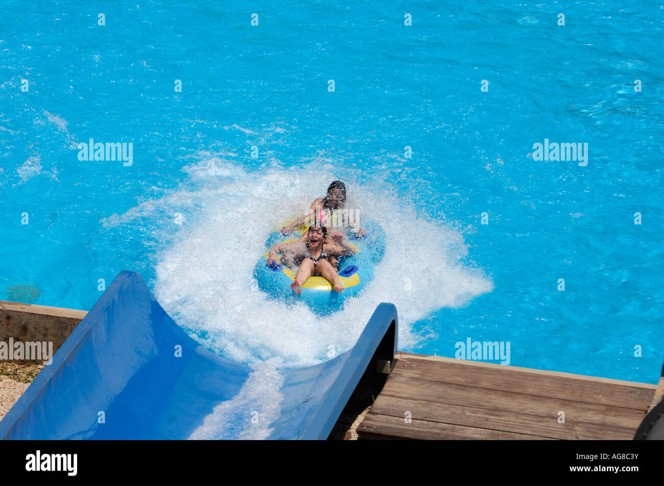 Teenagers at a waterpark hi-res stock photography and images - Alamy