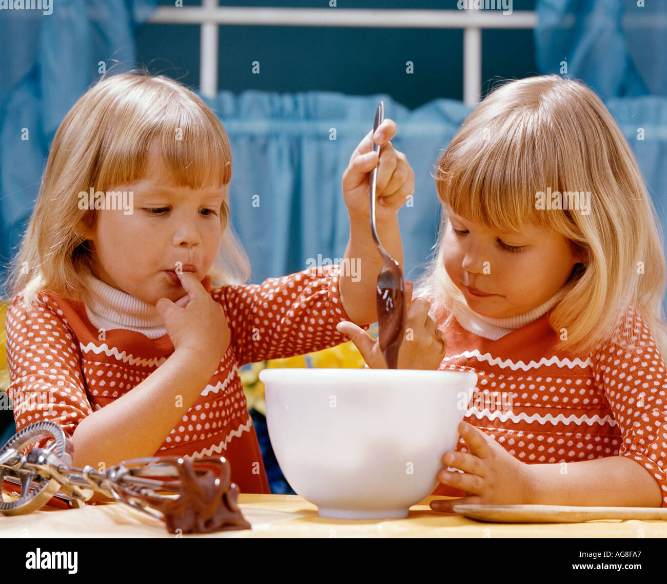 twin girls making a birthday cake in kitchen Stock Photo - Alamy