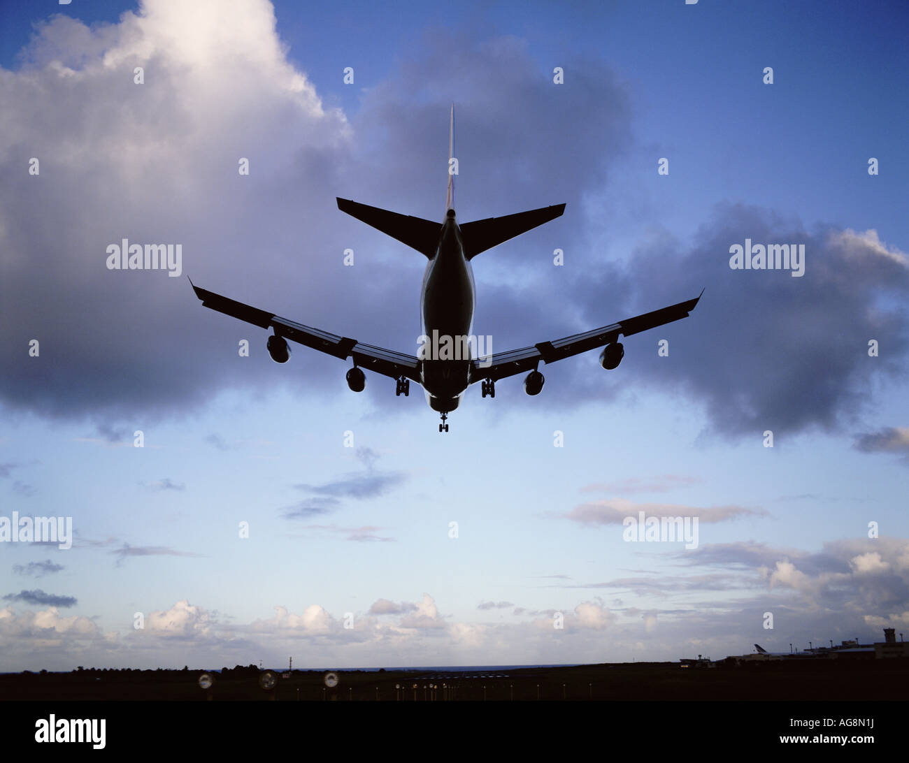 Airliner coming in to land, landing Mauritius airport Stock Photo - Alamy