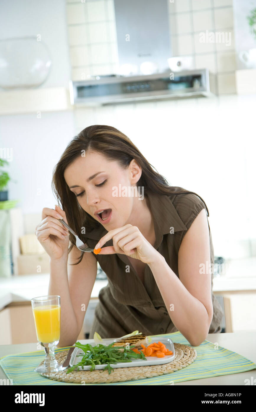 woman eating lunch Stock Photo - Alamy