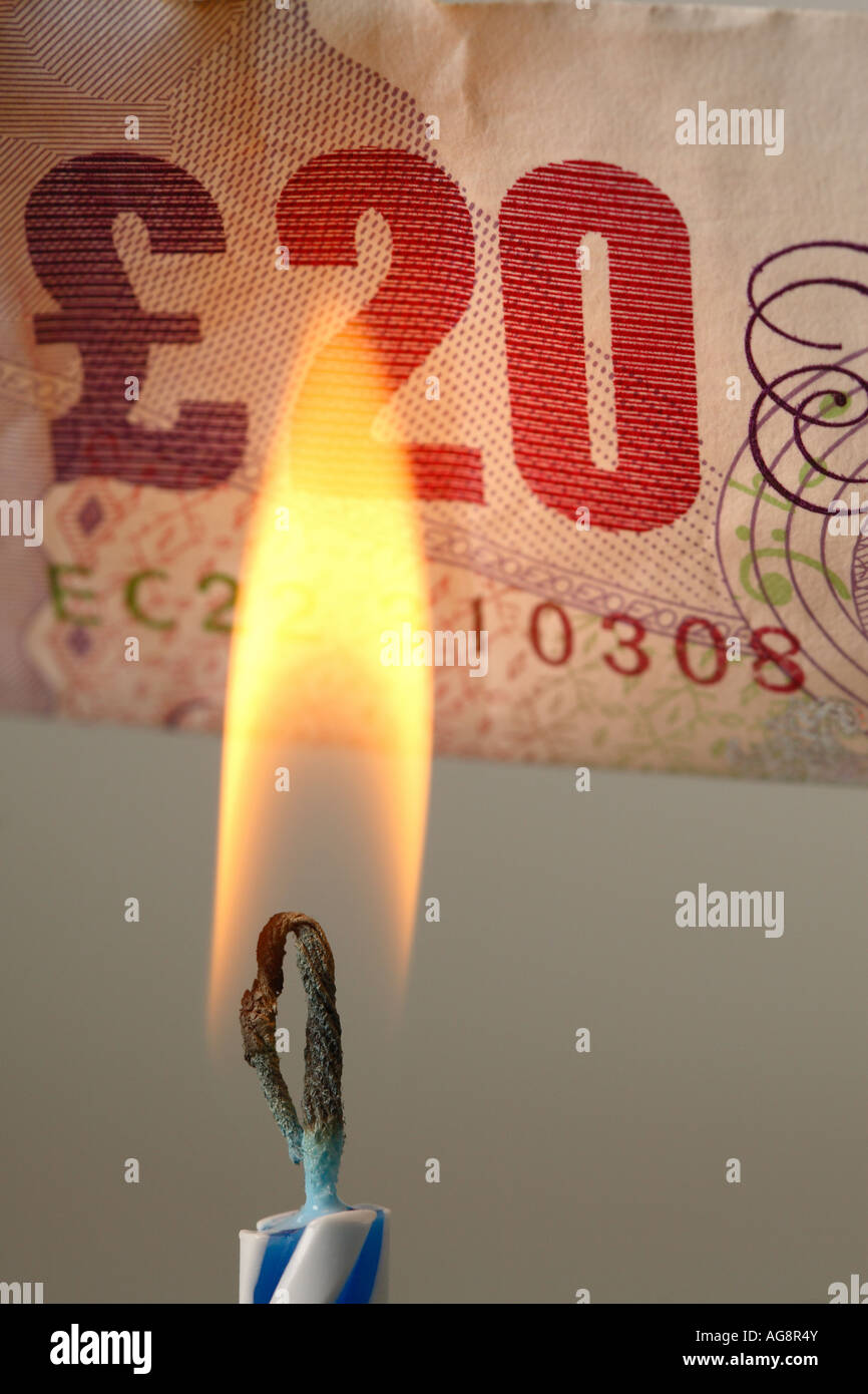 Burning money fire flame £20 banknote Stock Photo - Alamy