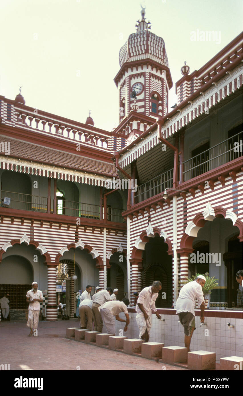 Sri Lanka Colombo, People at mosque Stock Photo - Alamy