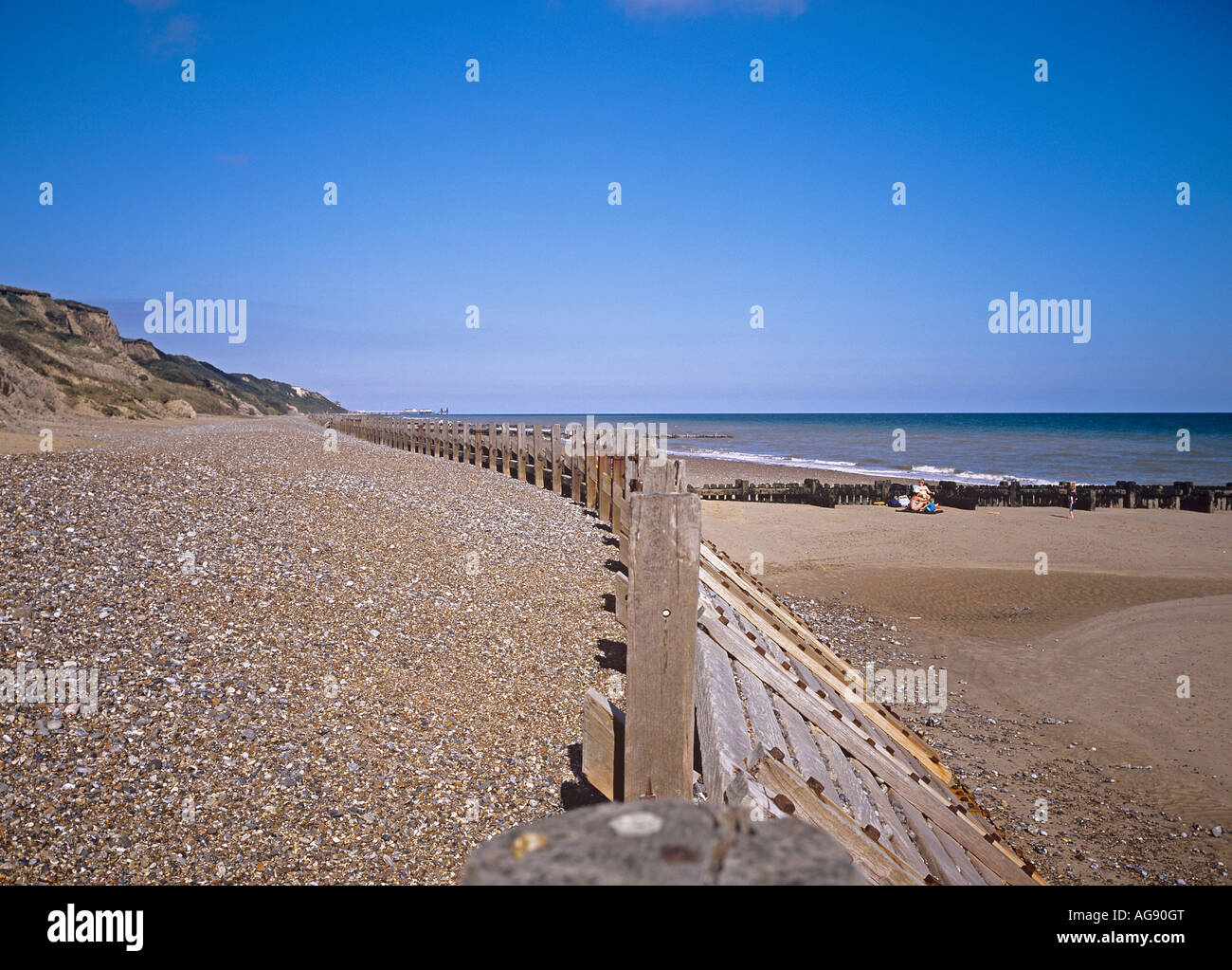 Groynes and wave barriers below the unstable cliffs between Overstrand ...