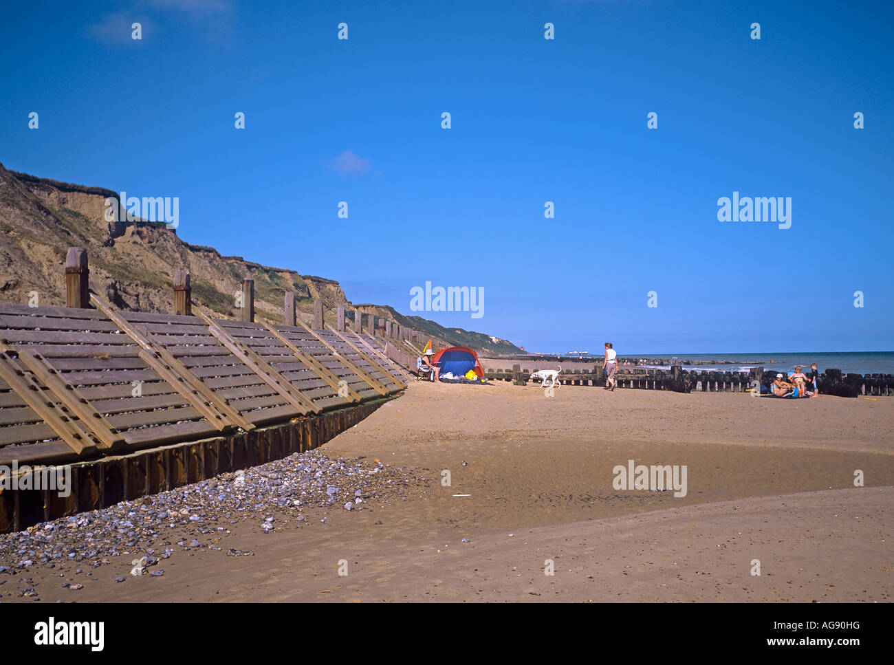 Groynes and wave barriers below the unstable cliffs between Overstrand ...